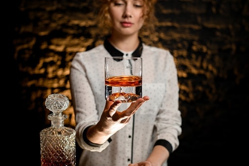 A Head-to-Head Taste Test of American and Canadian Whiskey [2026]