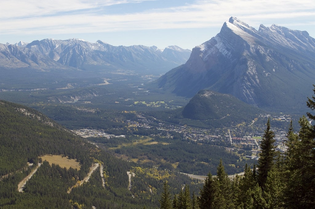 The Ultimate Alberta Winter Bucket List: 12 Must-Do Activities [2026]