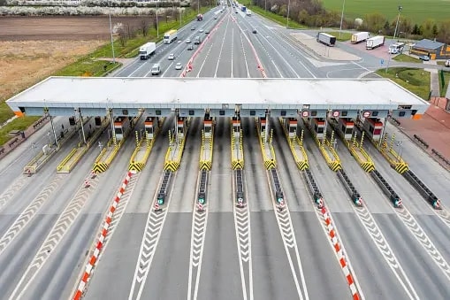 Driving in Canada: What to Know before Hitting the Road [2026]