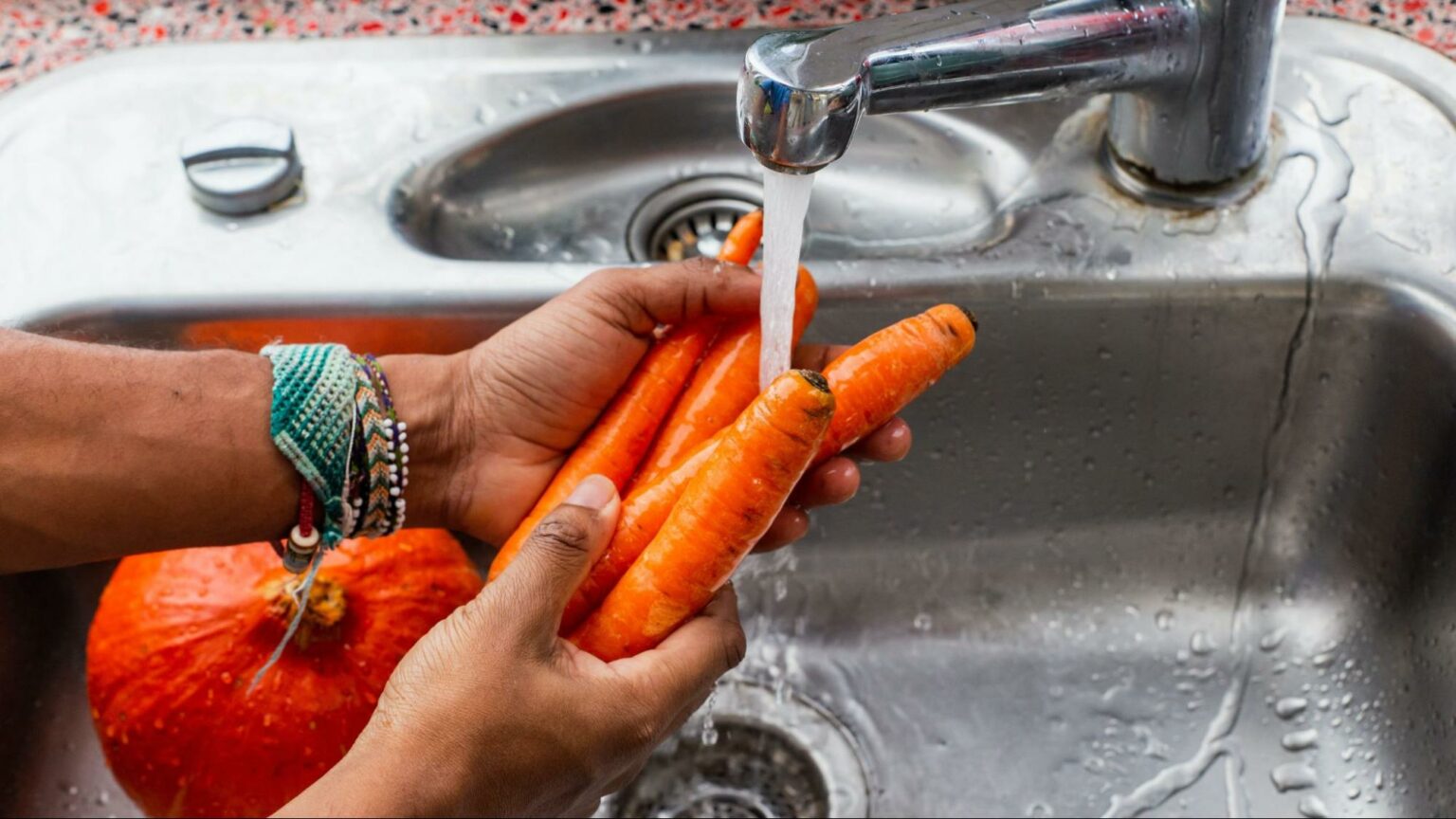 Is Canada's tap water safe to drink? We've got the answer! [2026]
